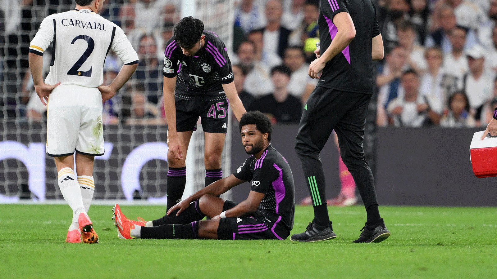 Hamstring injury set to keep Gnabry out of Bayern season